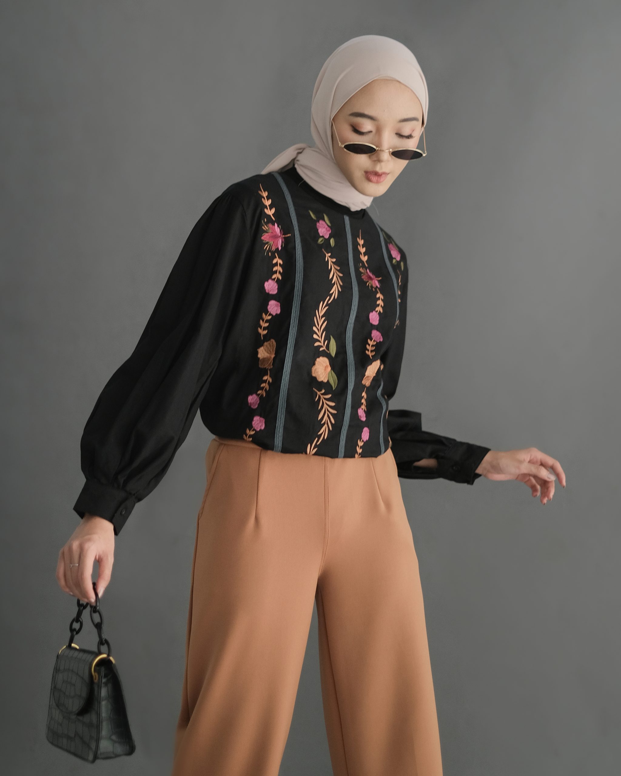 Deviline Blouse Black - RUBYLICIOUS