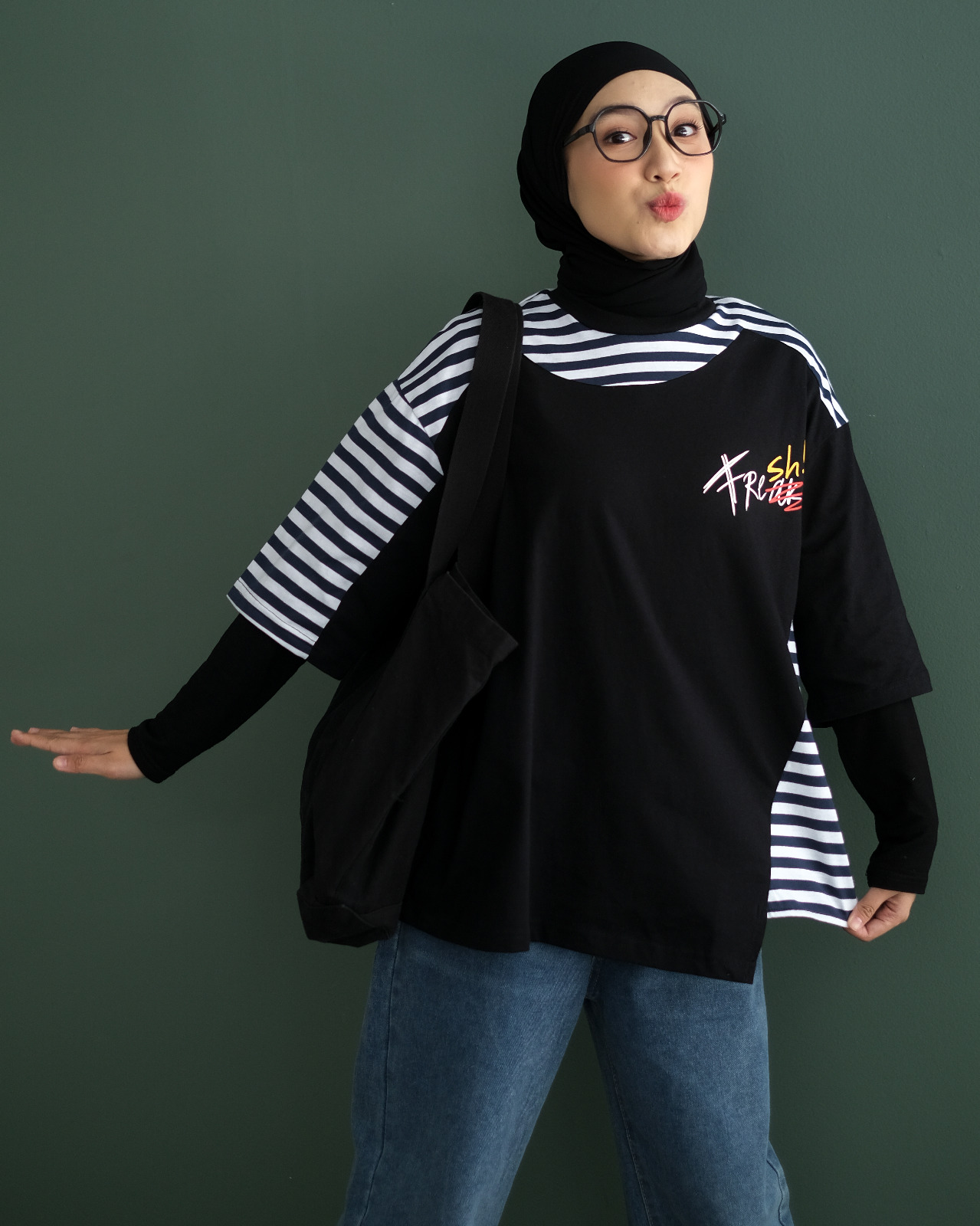 Fresh T-Shirt Black - RUBYLICIOUS